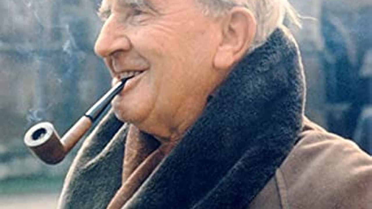 John Ronald Reuel Tolkien, en ünlü yazarlarından biridir - Önce Vatan ...