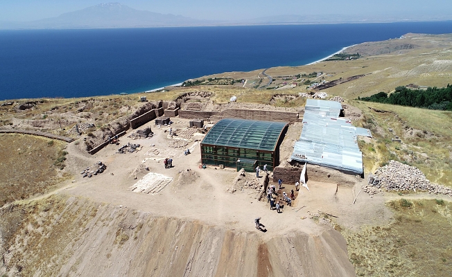 Prof. Dr. Işıklı: Ayanis Kalesi'nin dünyaya açılması gerekiyor - Önce ...