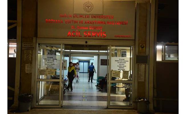 Sahte içkiden zehirlendiği iddia edilen 9 kişi hastaneye kaldırıldı ... Sahte içkiden zehirlendiği iddia edilen 9 kişi hastaneye kaldırıldı ...