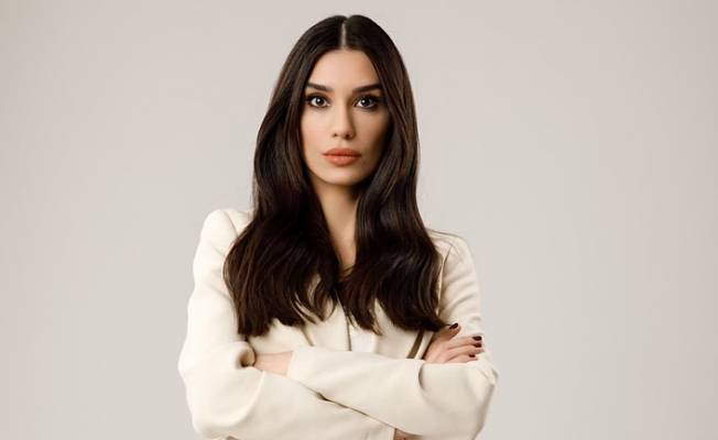 BURCU KIRATLI TİYATRO OYUNU İLE DÖNÜYOR - Önce Vatan Gazetesi