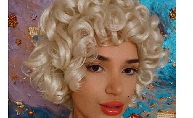 SU EL ROMAN ; ‘MARILYN MONROE’ OLDU… - Önce Vatan Gazetesi