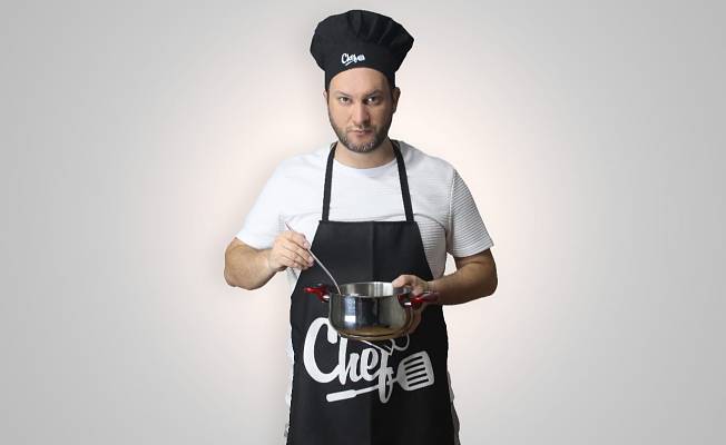 Erhan Güler kendi evinde ünlüleri ağırlıyor - Önce Vatan Gazetesi