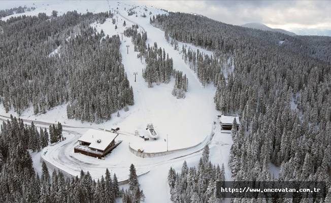 Sezonu kapatan Ilgaz Dağı'ndaki kayak tesisi kar yağışının ardından ...