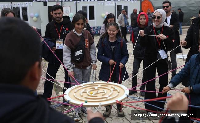 Kahramanmaraş'ta depremzede çocuklar için bilim şenliği düzenlendi ... Kahramanmaraş'ta depremzede çocuklar için bilim şenliği düzenlendi ...