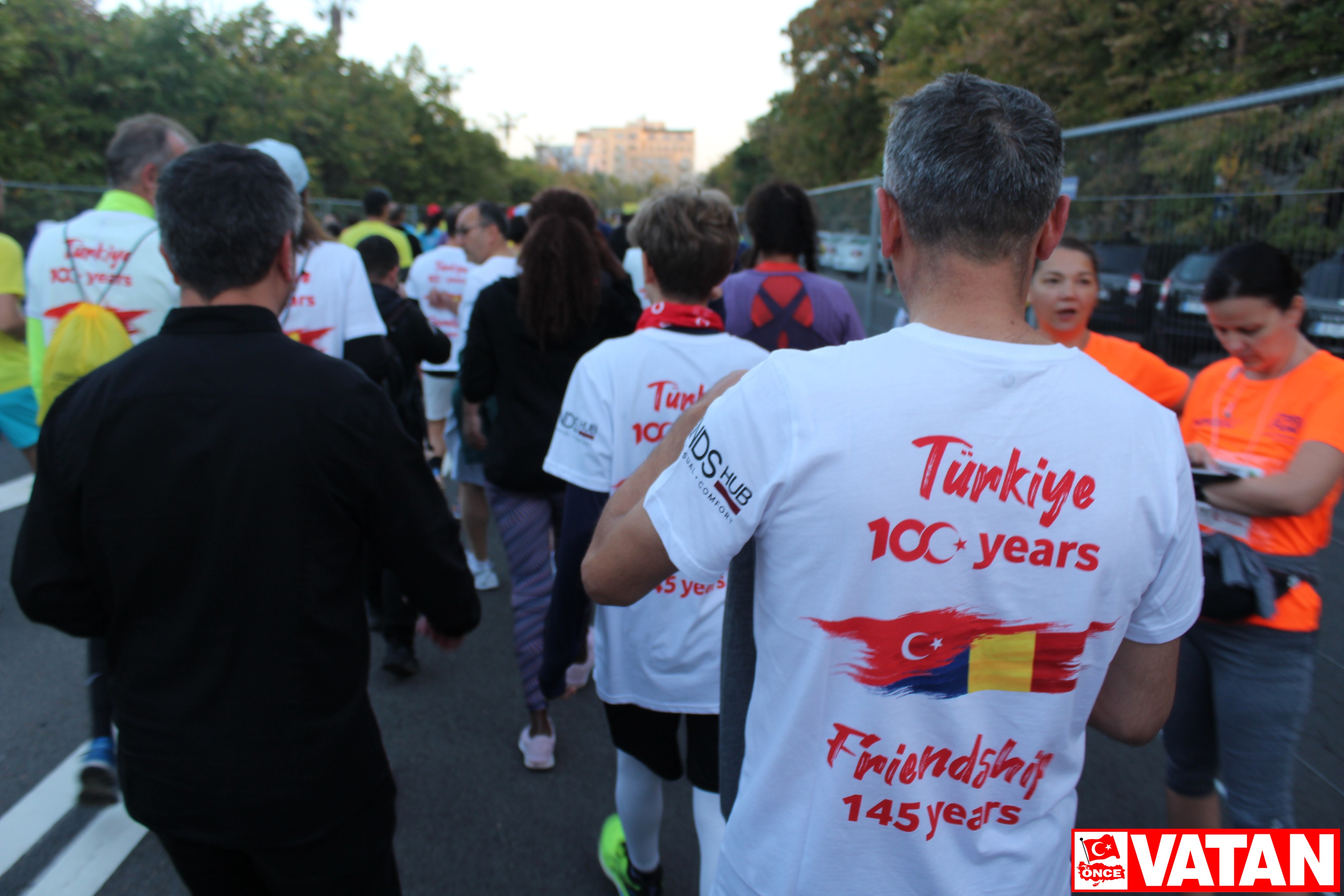 Bükreş'te Türkiye Cumhuriyeti'nin 100. yıl dönümünü kutlamak için Türk ...