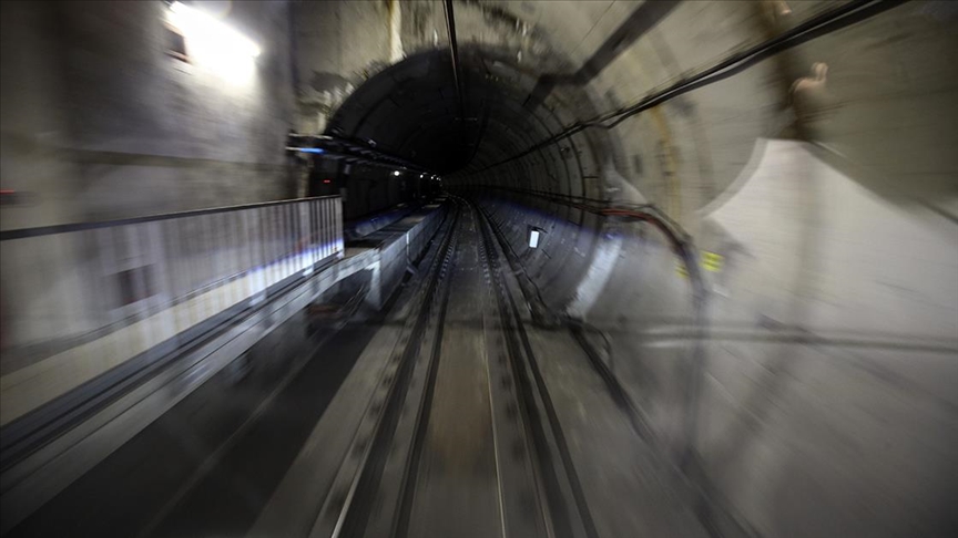 4. Levent metro istasyonunda intihar girişimi engellendi - Önce Vatan ...